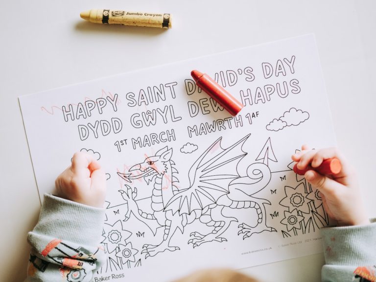 Pobarvanke: Raziskovanje Sprostitve Skozi Barvanje - rethink